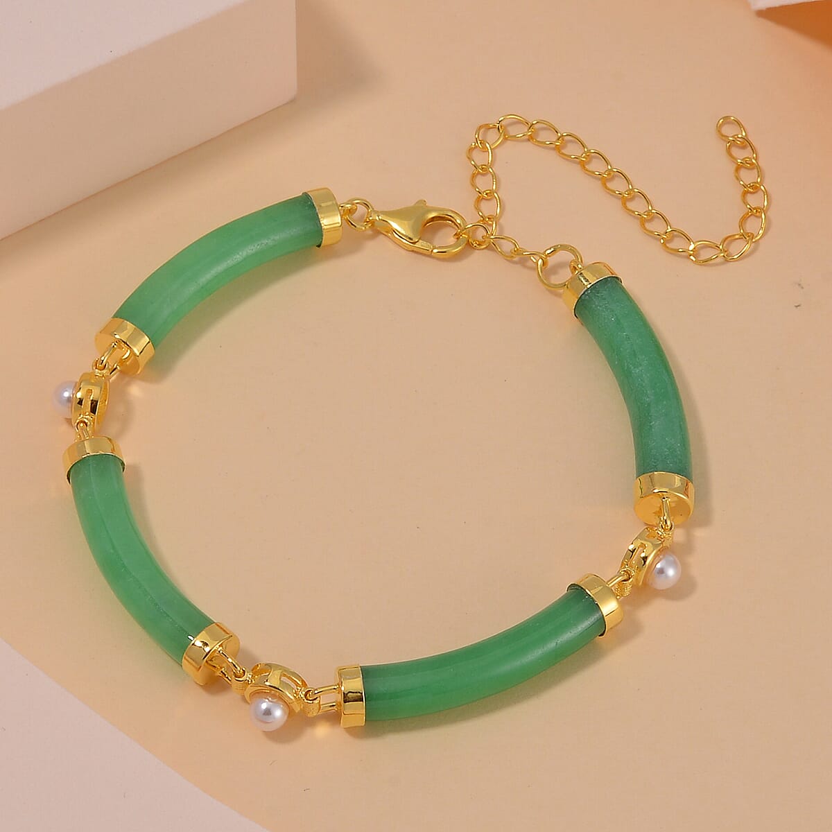 Buy Green Jade (D) and White Shell Pearl Bracelet in 14K Yellow Gold ...